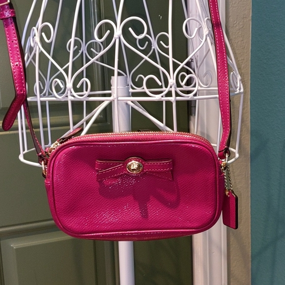 Coach | Bags | Turnlock Bow Crossbody Bag | Poshmark